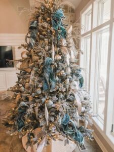 15 Stunning Emerald Green Christmas Tree Décor - Maleesha Perera